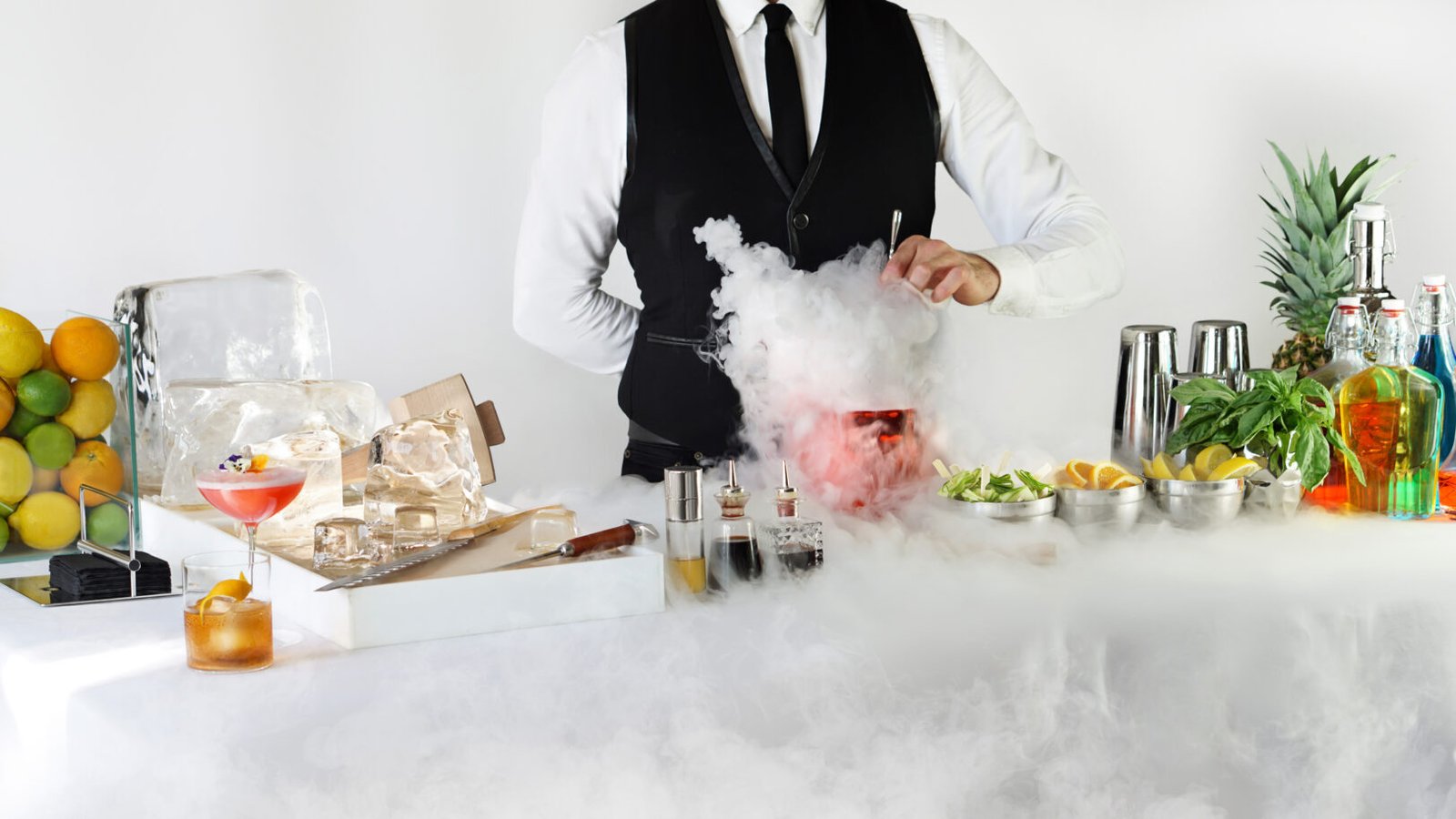 How to throw a cocktail party? Top 5 Tips | Alchemiq